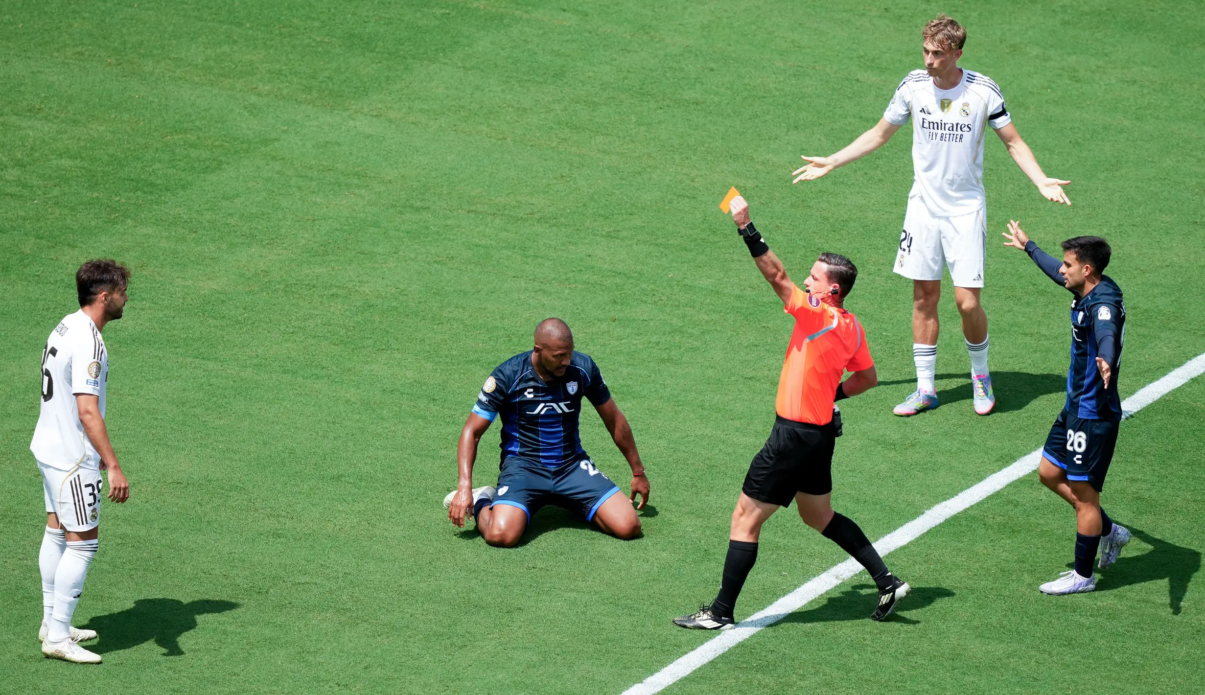 Foto: Diwarnai Kartu Merah, Real Madrid Tetap Mampu Menang Meyakinkan ...