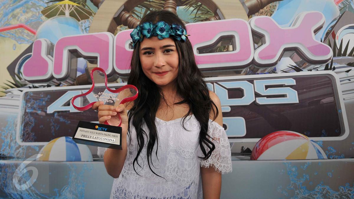 Prilly Latuconsina Bawa Pulang Dua Piala Inbox Awards 2015 - ShowBiz ...