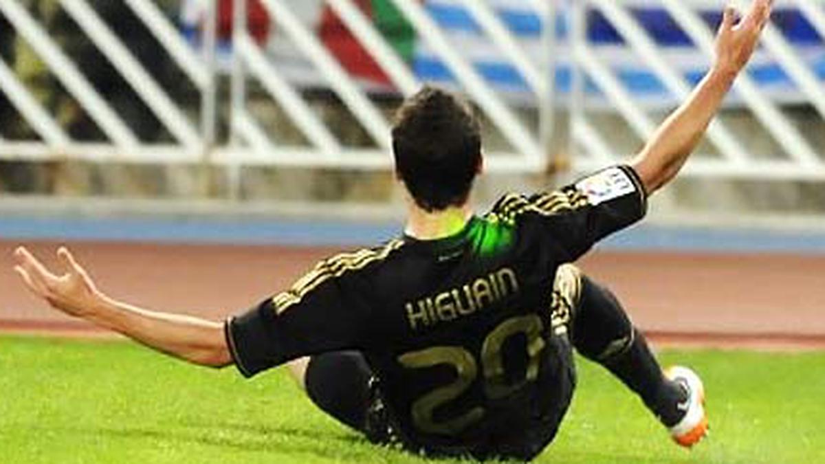 Gol Tunggal Higuian Antar Madrid Bertakhta - Bola Liputan6.com