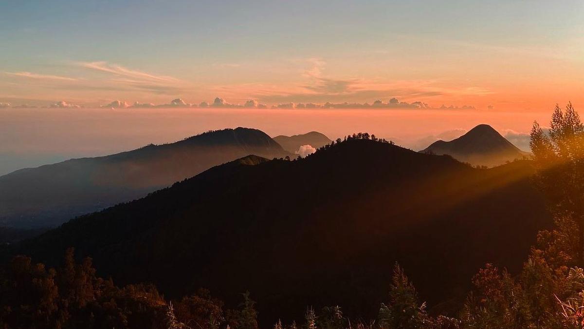 6 Fakta Menarik Gunung Lembah Gedong di Lombok NTB yang Bagian Taman ...