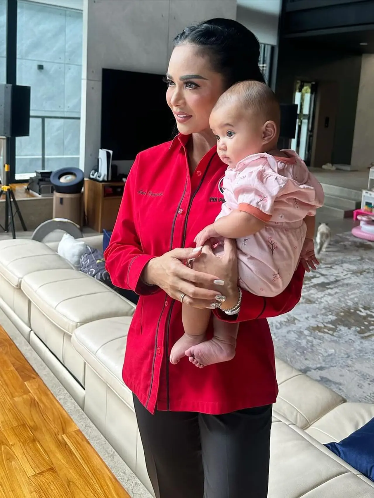 Bareng Dua Cucu Kesayangan, Intip Potret Bahagia Kris Dayanti saat ...