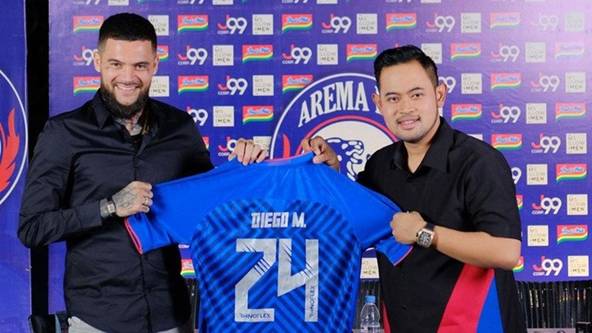 6 Potret Diego Michiels Latihan Bersama Tim Arema FC, Perkuat Bek Kanan ...
