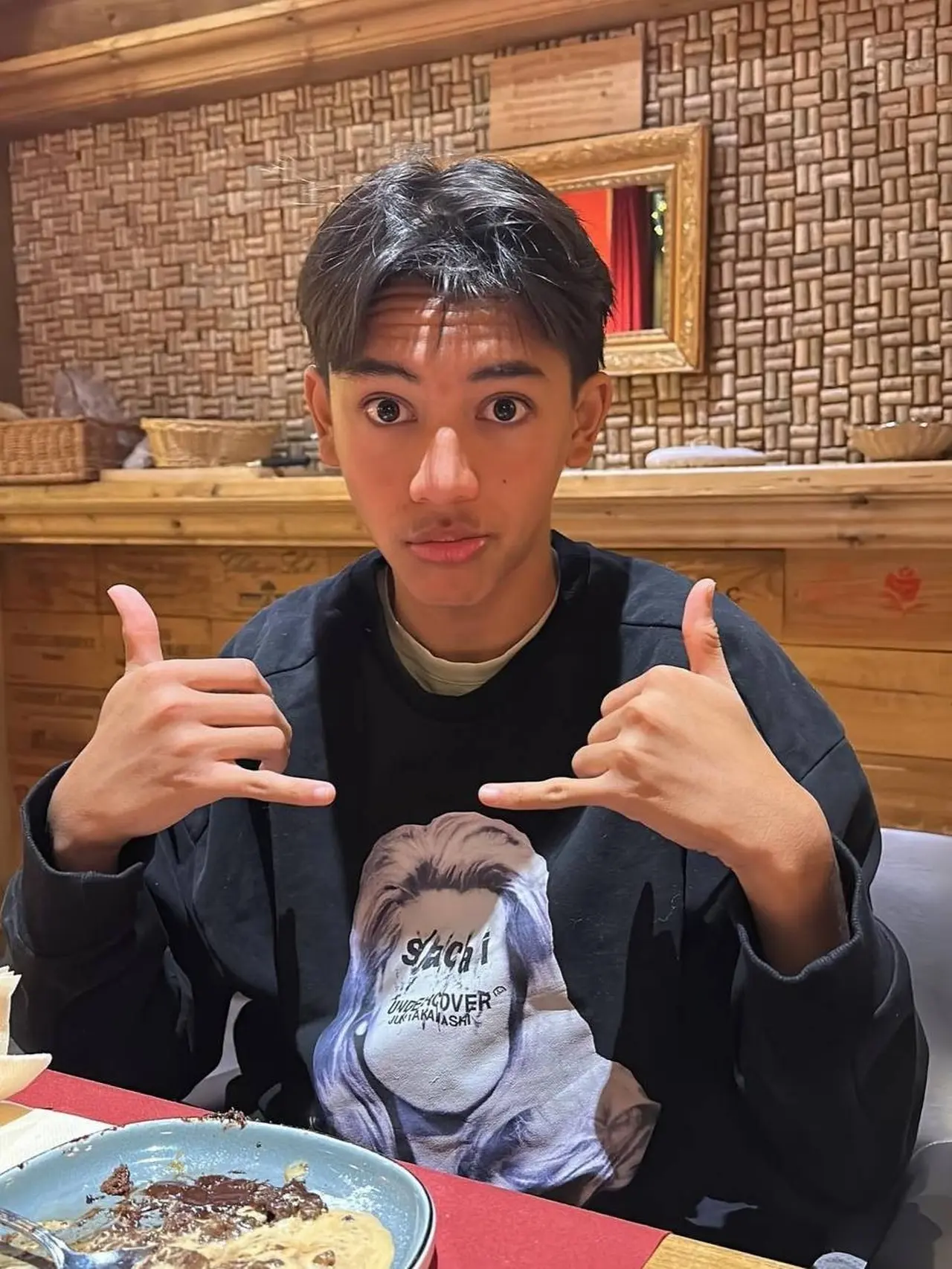 8 Potret Jason Deandra White, Putra Sulung Nana Mirdad yang Dinilai ...