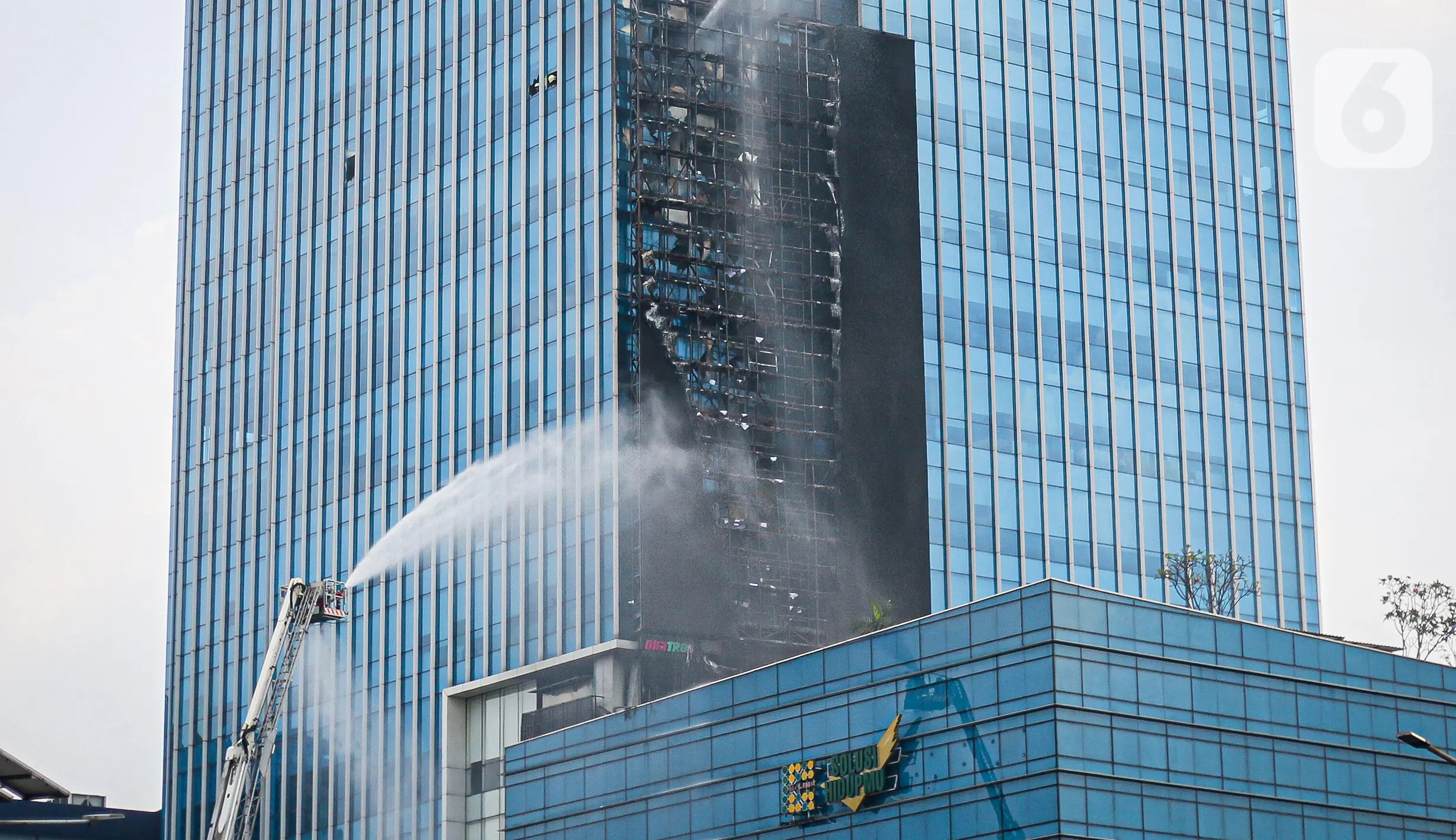 Penampakan Sisa Kebakaran yang Menghanguskan Sebagian Gedung K-Link ...
