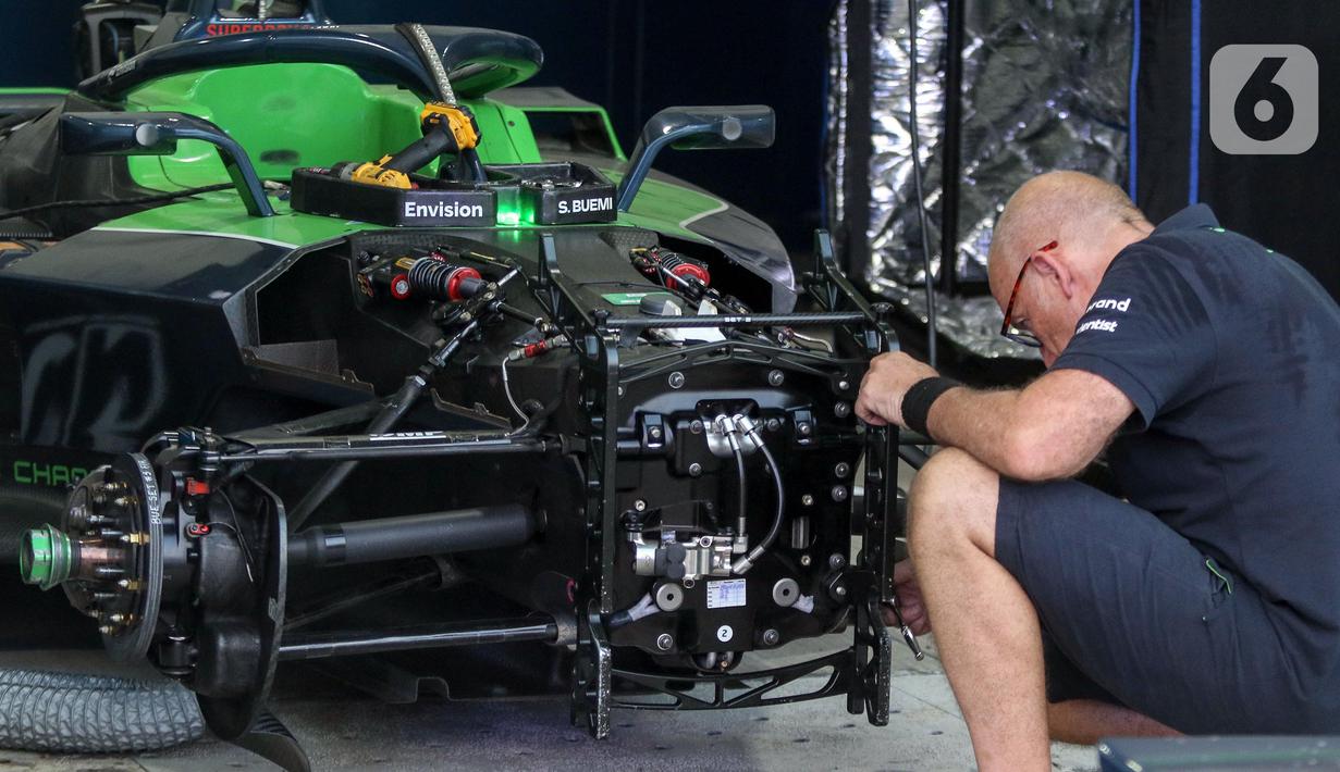 Melihat Kesibukan Paddock Tim Balap Formula E Jelang Balapan di Jakarta ...
