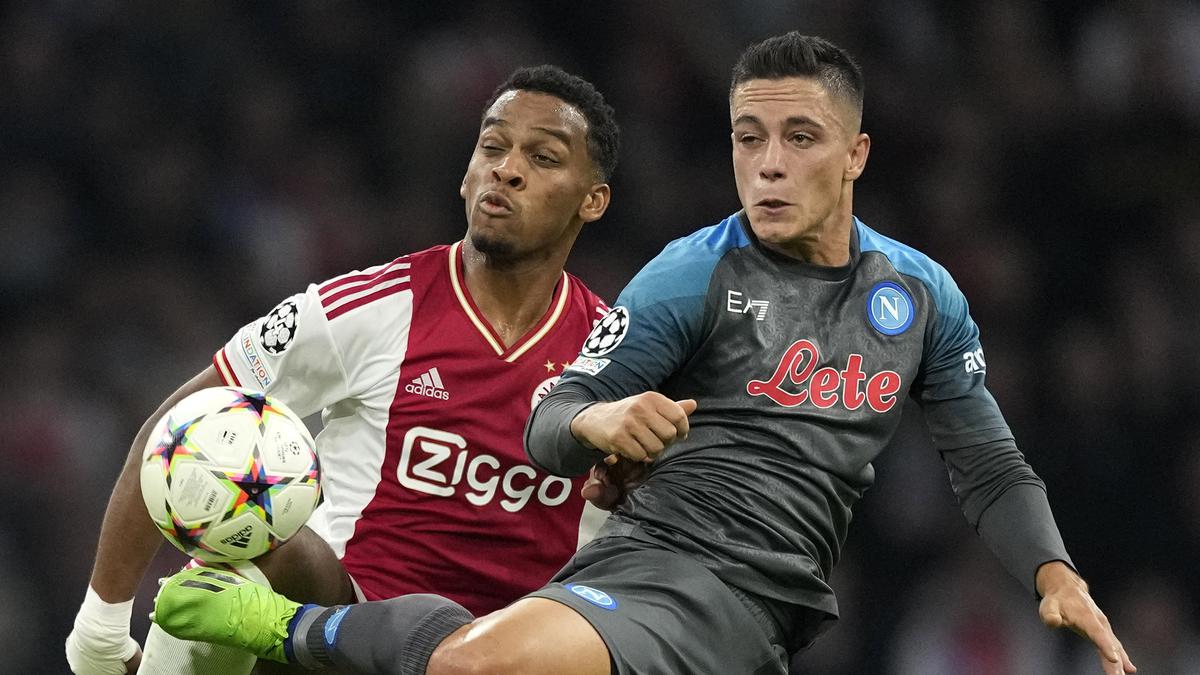 Ajax Amsterdam Dipermalukan Napoli di Kandang Sendiri - Foto Liputan6.com