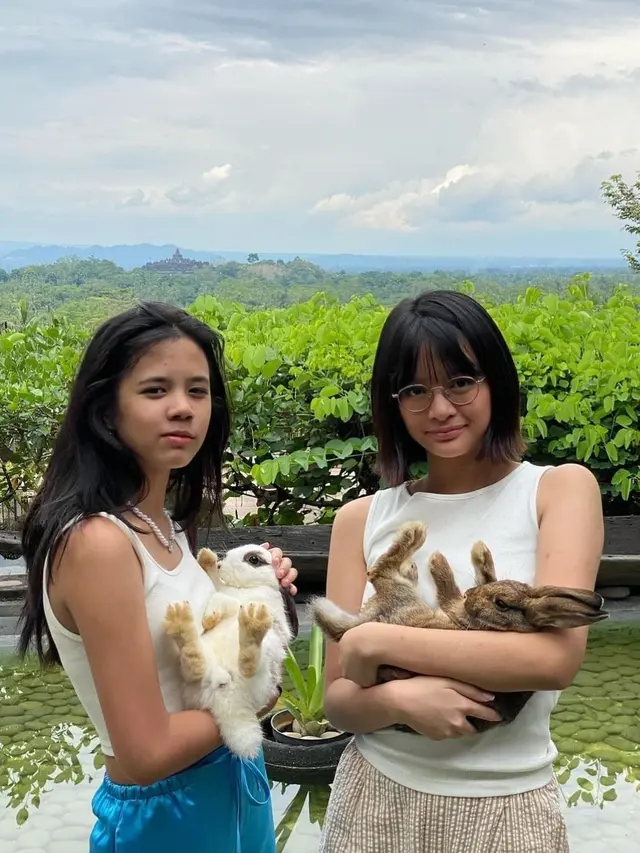 Jadi Bestie, Ini 7 Potret Kompak Safeea Ahmad dan Khadeeja Aisha - Hot ...