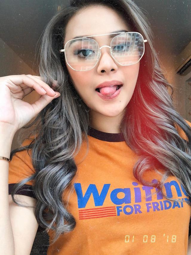 Pamer Belahan Dada, Aurel Hermansyah Dikritik Pedas - ShowBiz Liputan6.com