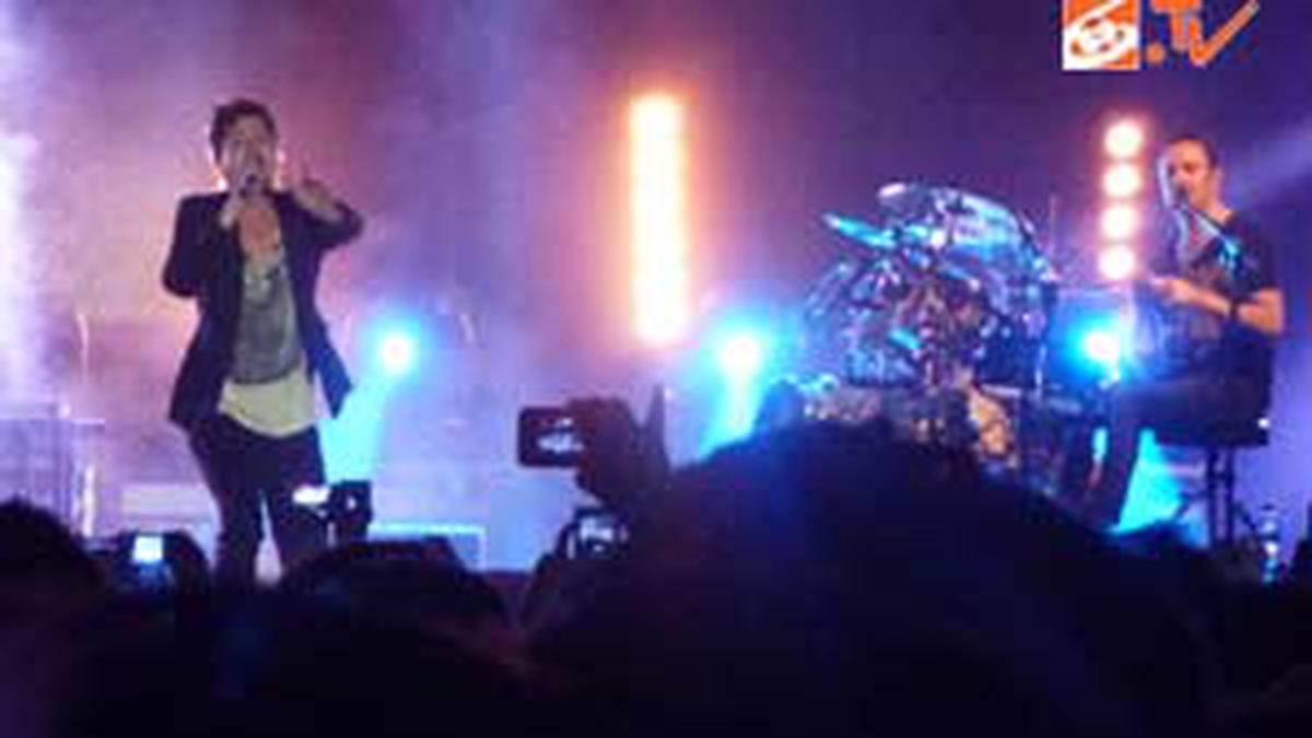 The Script Menyihir dengan "Talk You Down" dan "We Cry" - ShowBiz ...