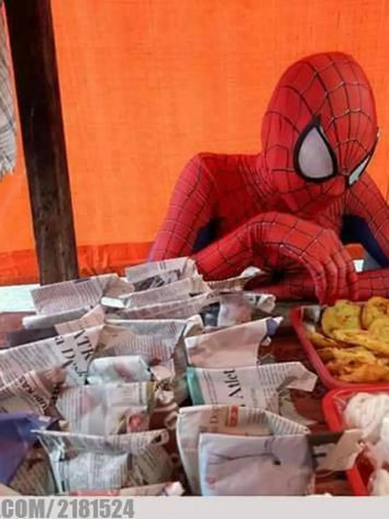 6 Potret Spider-Man Jajan di Pinggir Jalan Ini Bikin Ngakak - Hot ...