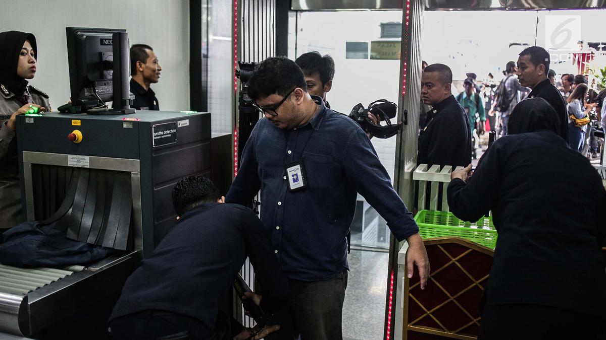 FOTO: Pengamanan Ekstra Sidang Sengketa Pilpres di MK - Foto Liputan6.com