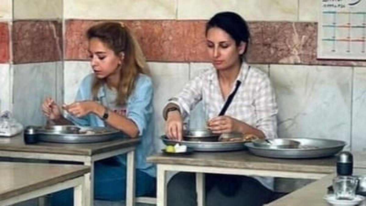 Wanita di Iran Ditangkap Usai Nongkrong di Kafe Tanpa Hijab, Kabarnya ...