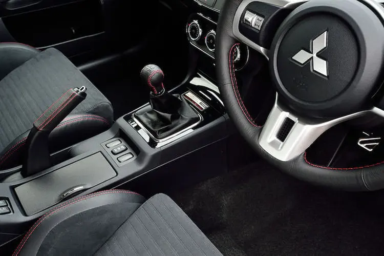 Detail Interior Modern Lancer Evo Final Edition - Galeri Otosia.com