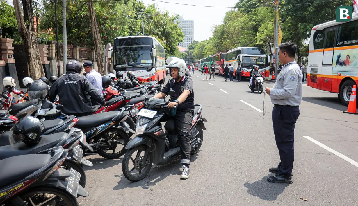 Foto: Penampakan Shuttle Bus Surabaya, Fasilitas Gratis Menuju Stadion ...