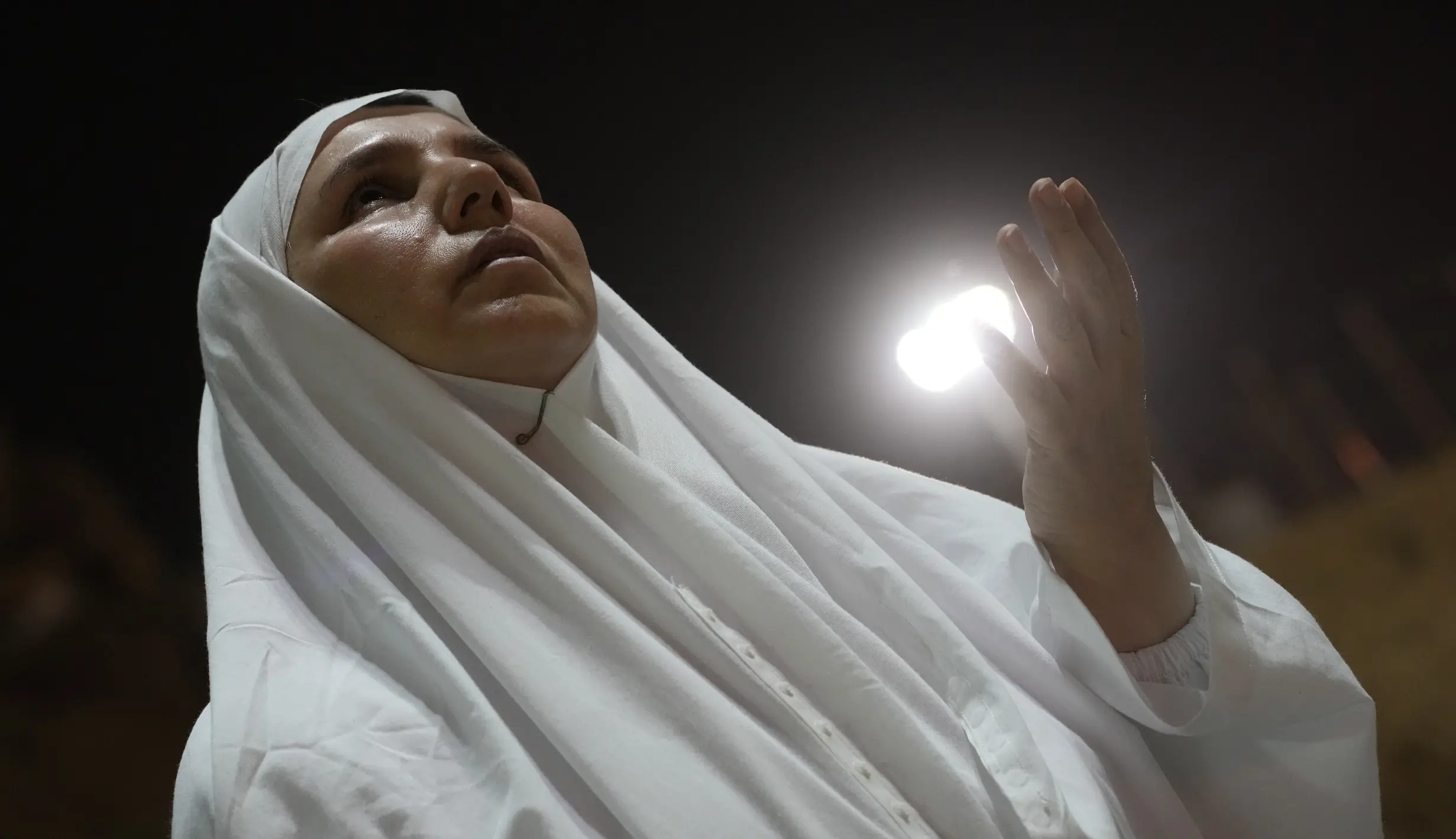 Kekhusyukan Jemaah Haji Panjatkan Doa di Jabal Rahmah - Foto Liputan6.com