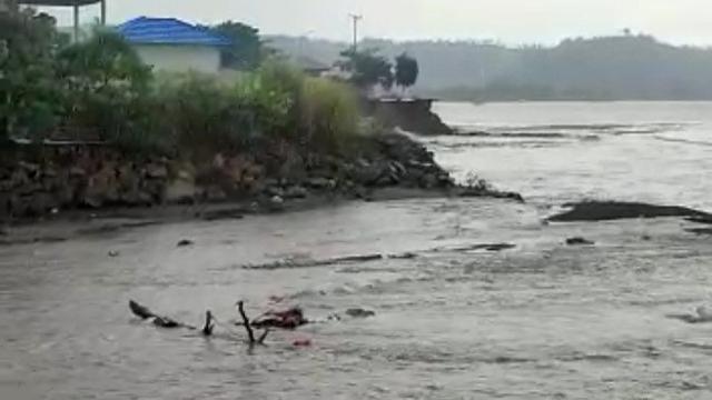 Abrasi di Pesisir Pantai Minahasa Selatan, Jalan dan Belasan Rumah ...