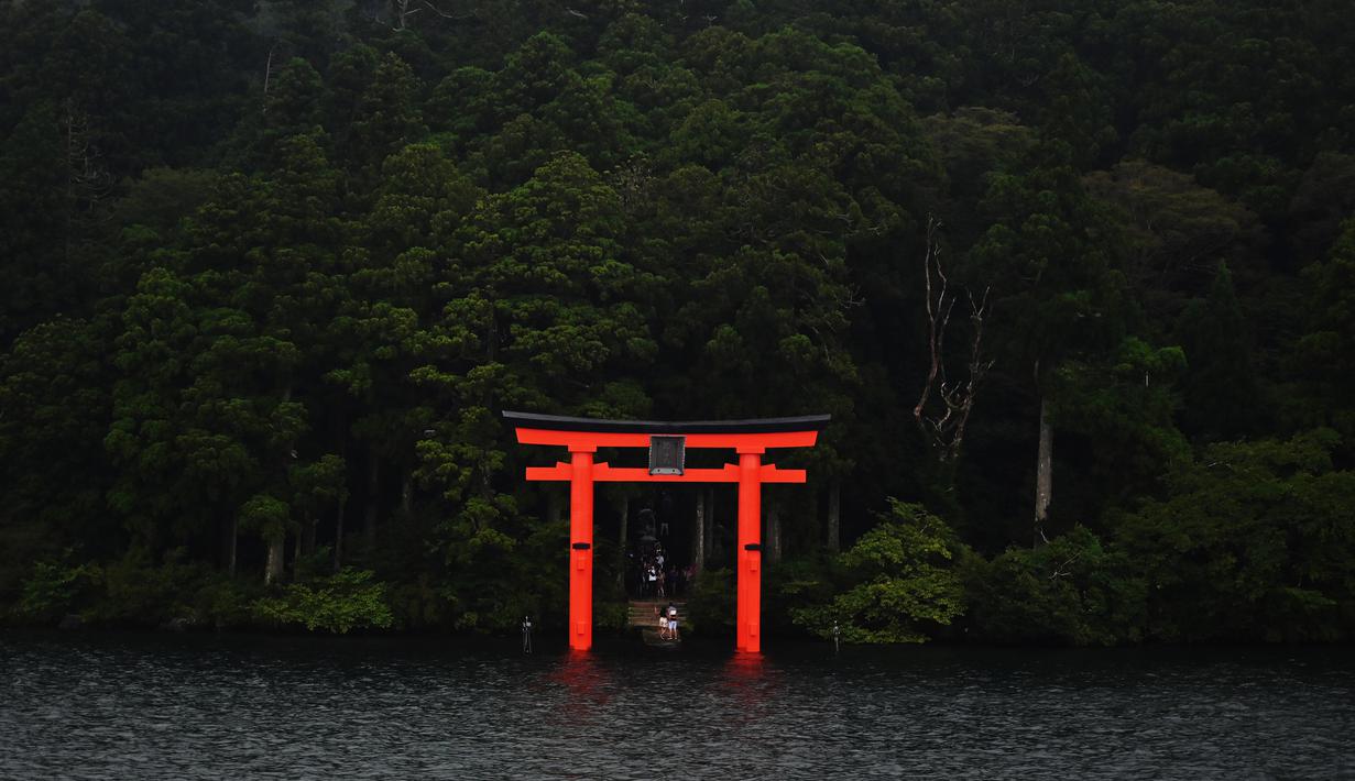 FOTO: Menikmati Keindahan Danau Ashi di Jepang - Foto Liputan6.com