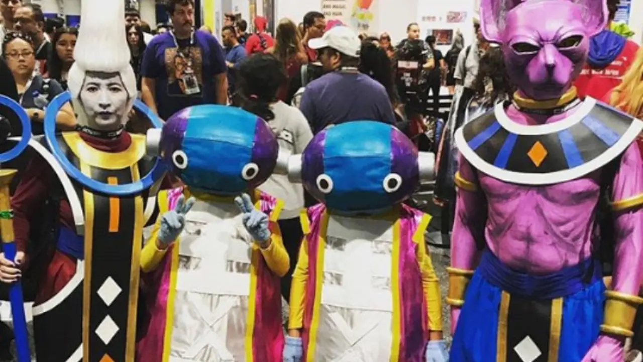 Keren, Si Kembar Ini Suka Cosplay dengan Kostum Mengerikan - Citizen6 ...