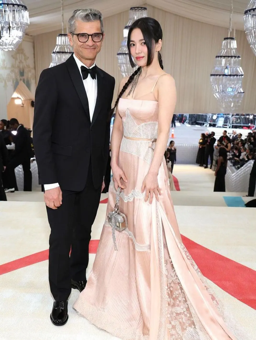 10 Potret Fashion Seleb Bareng Partner-nya Saat di Met Gala dari Robert ...