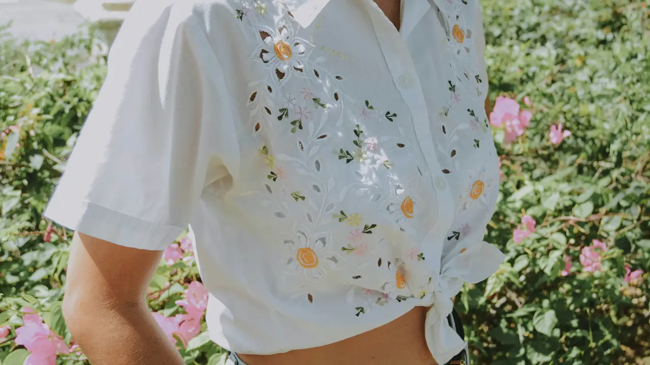 5 Model Baju Crop Wanita yang Simpel dan Populer, Tren Fashion Bikin ...