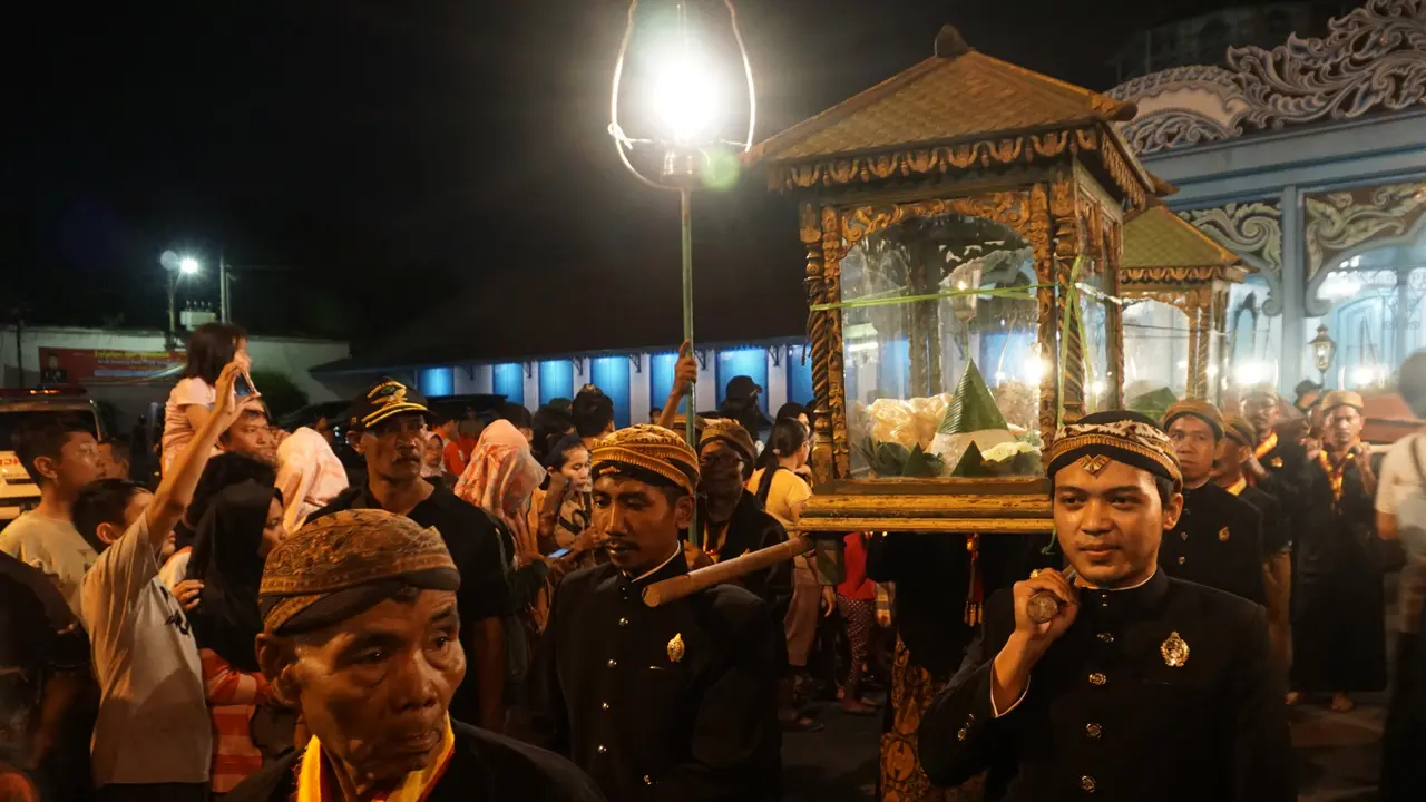 Tradisi Sunan Kalijaga Saat Malam Selikuran di Keraton Solo - Regional Liputan6.com