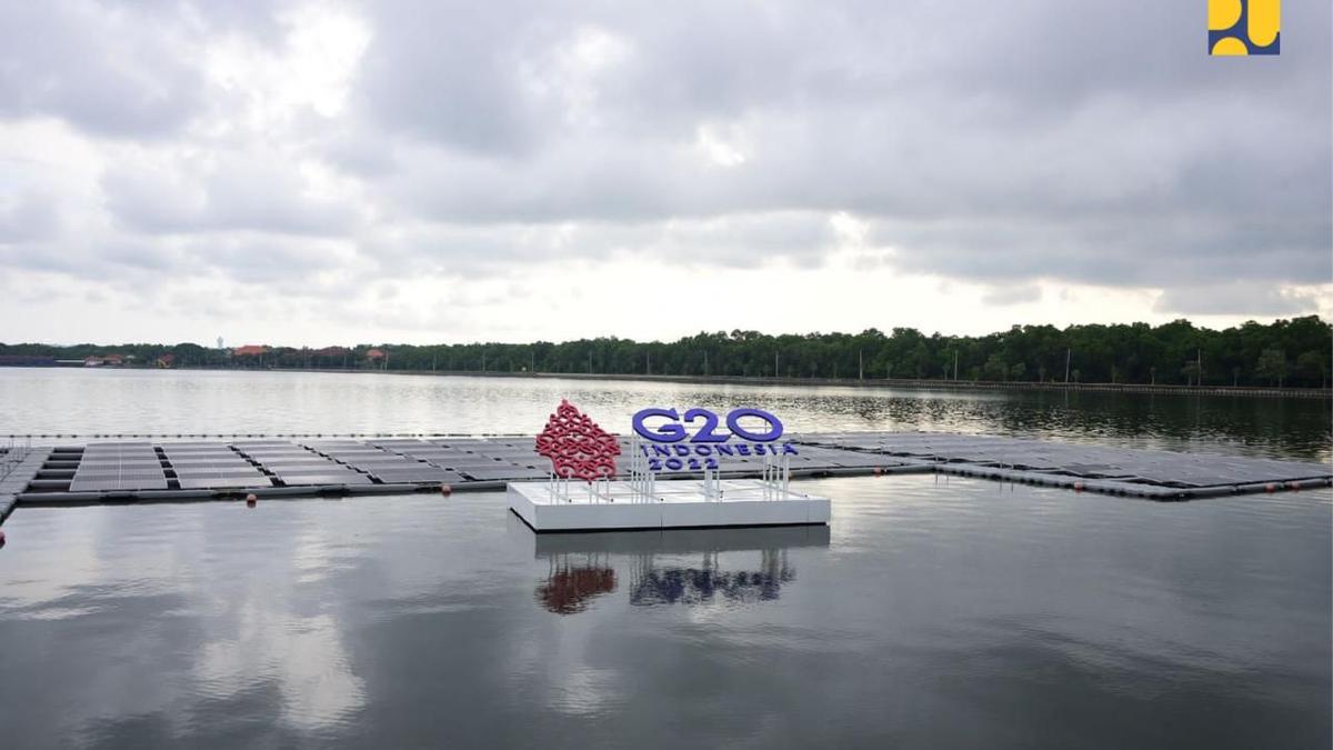 Sambut KTT G20 Bali, Menko Luhut dan Menteri Basuki Resmikan PLTS Waduk ...