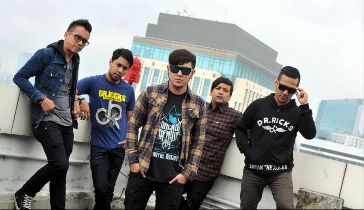 FOTO: 15 Tahun Jadi Vokalis, Begini Kebersamaan Richie dan Five Minutes ...