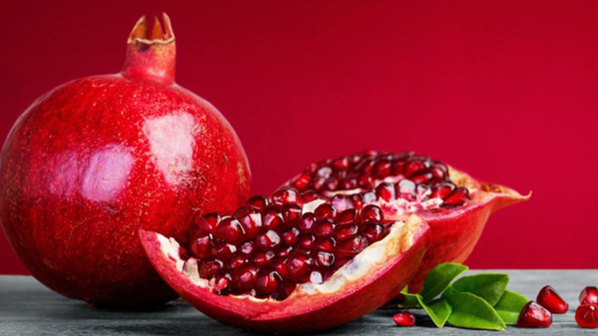 Delima, Buah Merah Yang Memiliki Banyak Manfaat Sehat - Beauty Fimela.com