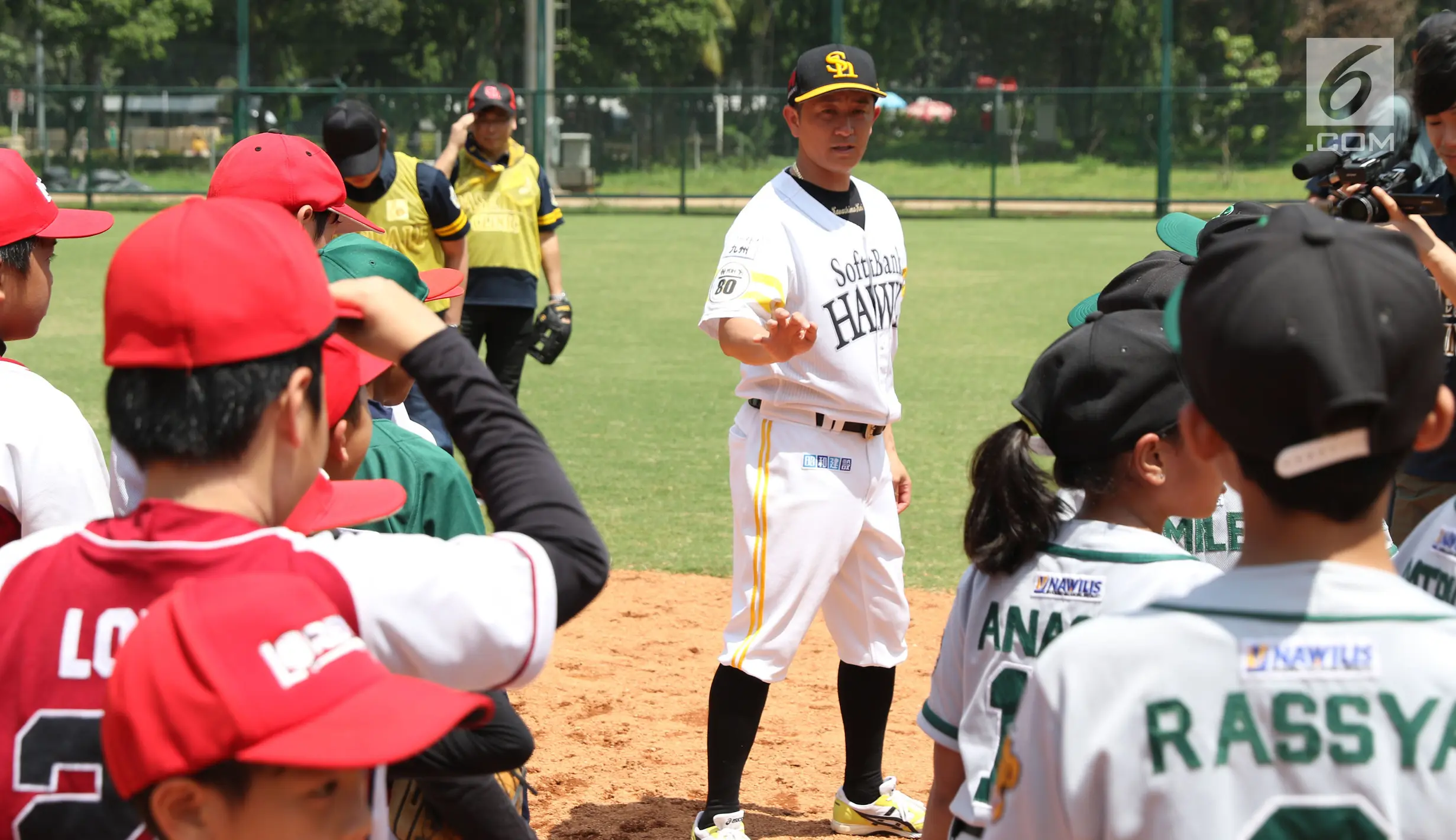 FOTO: Dua Atlet Jepang Berbagi Ilmu di Asia Baseball Clinic 2018 - Foto ...