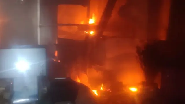 Kafe Ruang Kopi di Melawai Kebakaran, 73 Personel Damkar Dikerahkan - News Liputan6.com