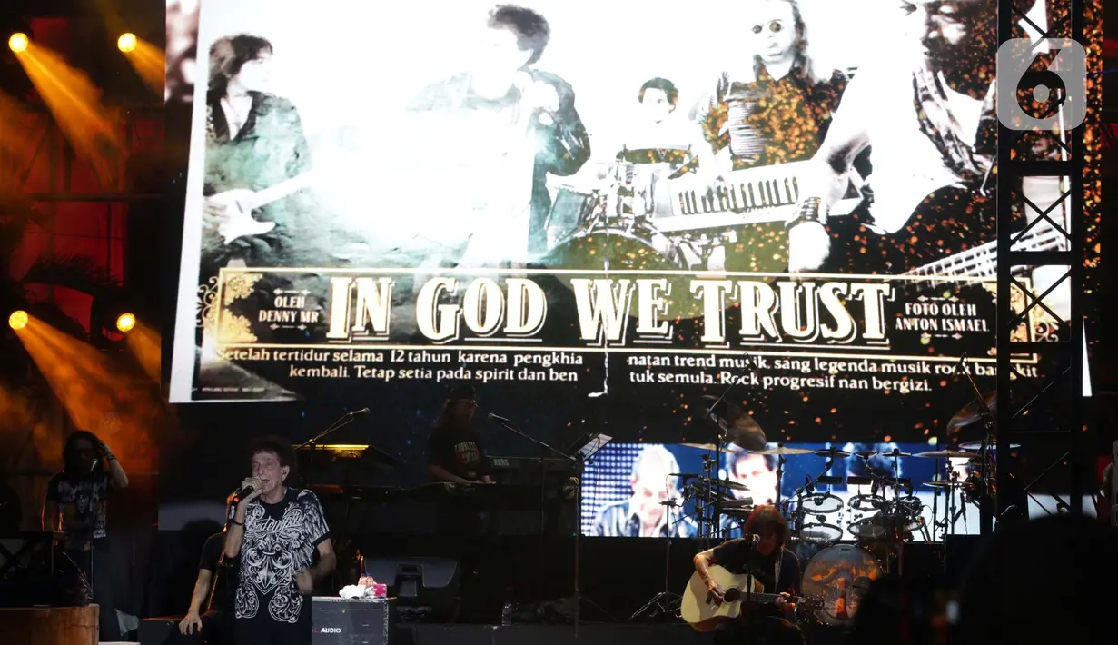 Penampilan God Bless di Konser Perayaan 50 Tahun Perjalanan Karier - Foto Liputan6.com