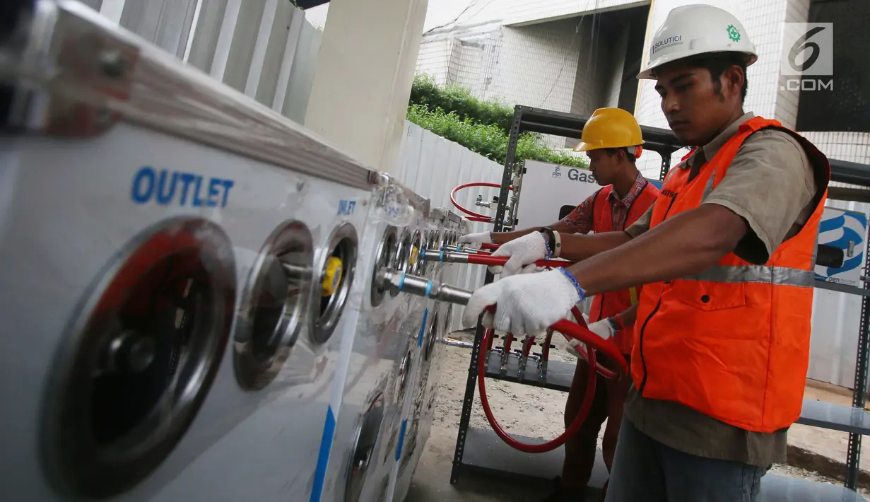 PHOTO: Penyaluran Gas Bumi Tanpa Pipa untuk Masyarakat - Foto Liputan6.com