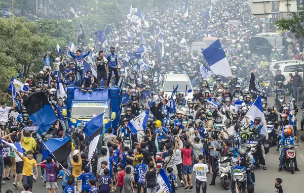 Arti Warna Biru: Makna, Simbolisme, dan Pengaruhnya dalam Kehidupan ...