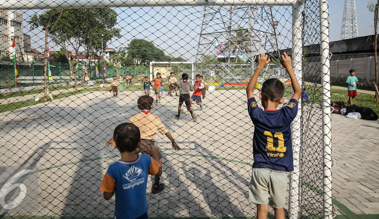 Keseruan Anak-anak Bermain dan Beraktivitas di RPTRA Pejagalan - Foto ...