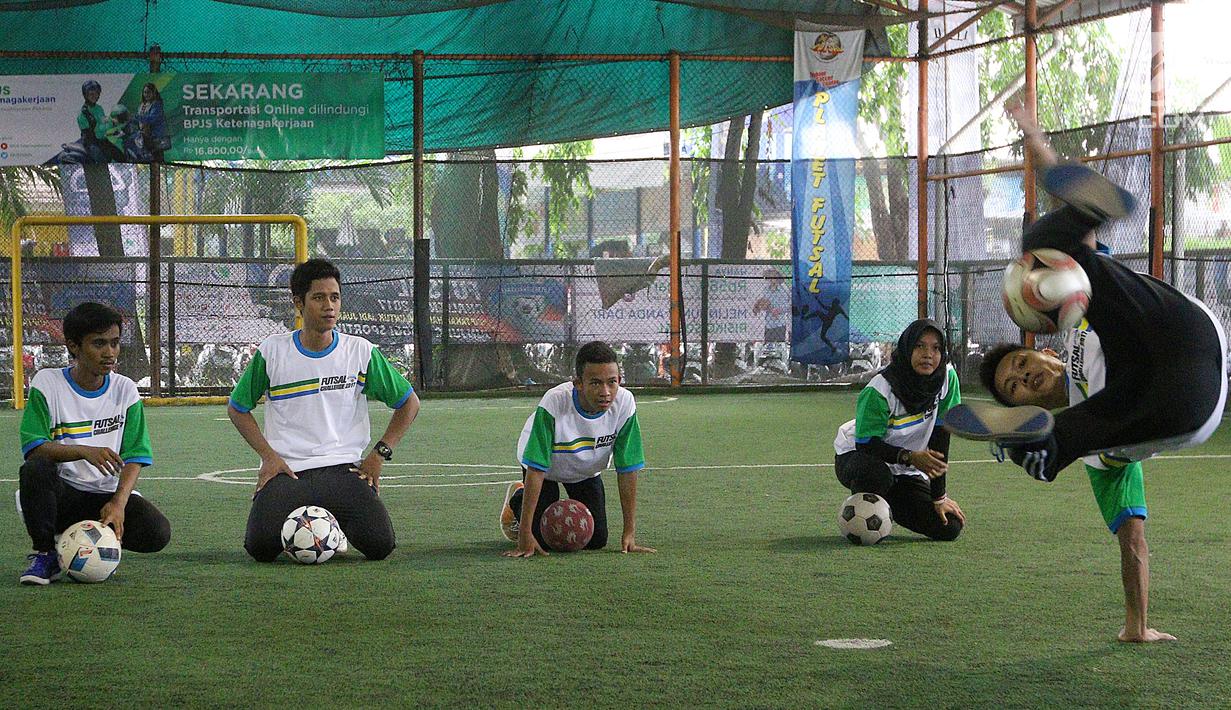 PHOTO: Aksi Freestyle Bola di Futsal Challenge 2017 - Foto Liputan6.com