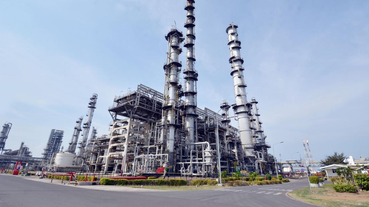 Kilang Balongan Pertamina Pasang PLTS, Pasok Listrik 1,51 MWp - Bisnis ...