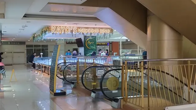 Jelang Lebaran 2025, Pasar Emas Cikini Diserbu Pembeli - Bisnis ...