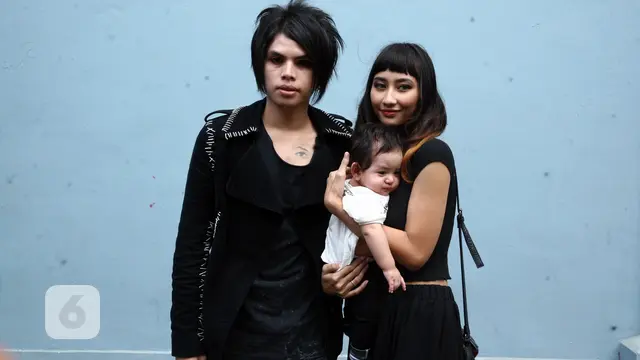 Mobil Axel Andaviar Ditabrak Truk hingga Hancur - ShowBiz Liputan6.com