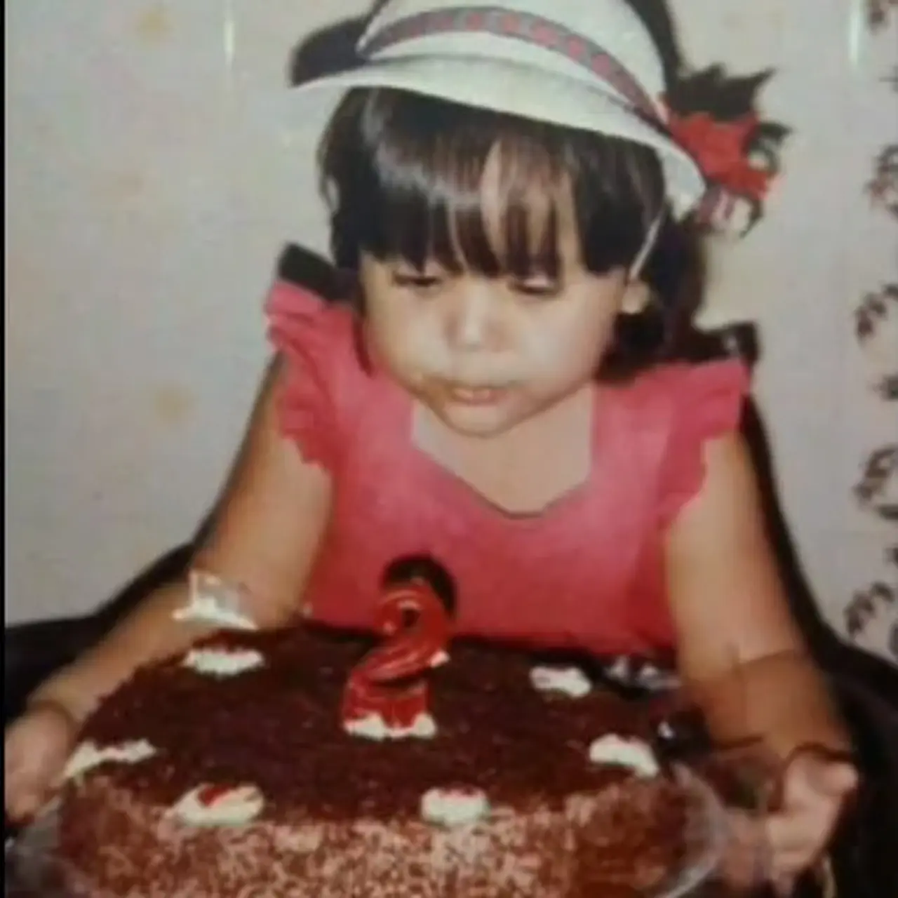 6 Potret Masa Kecil Angelica Simperler, Genap 38 Tahun Tetep Punya ...