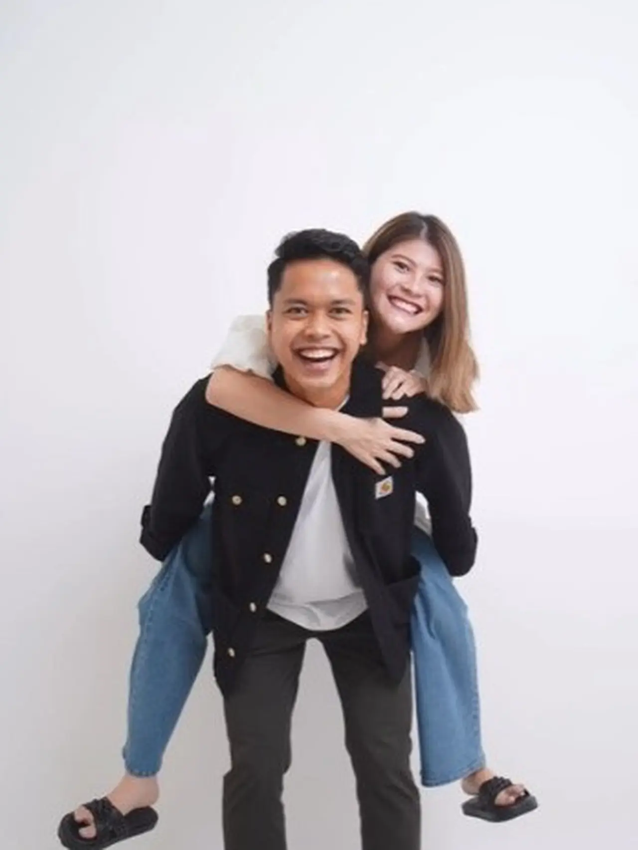 6 Potret Mesra Anthony Ginting dan Mitzi Abigail, Baru Dilamar Setelah 7 Tahun Pacaran - Hot ...