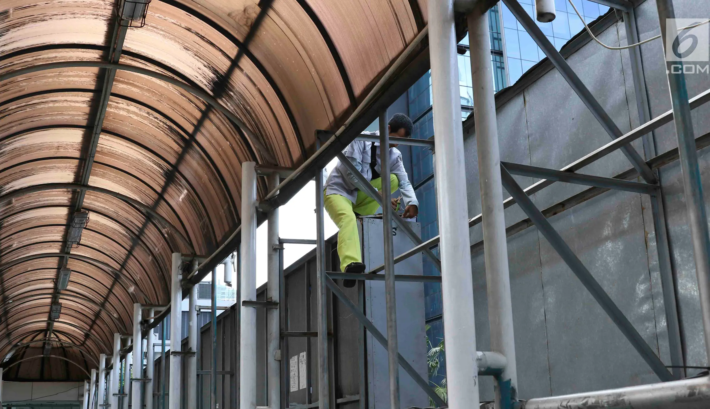 FOTO: Akan Diganti Pelican Crossing, JPO Tosari Segera Dibongkar - Foto ...