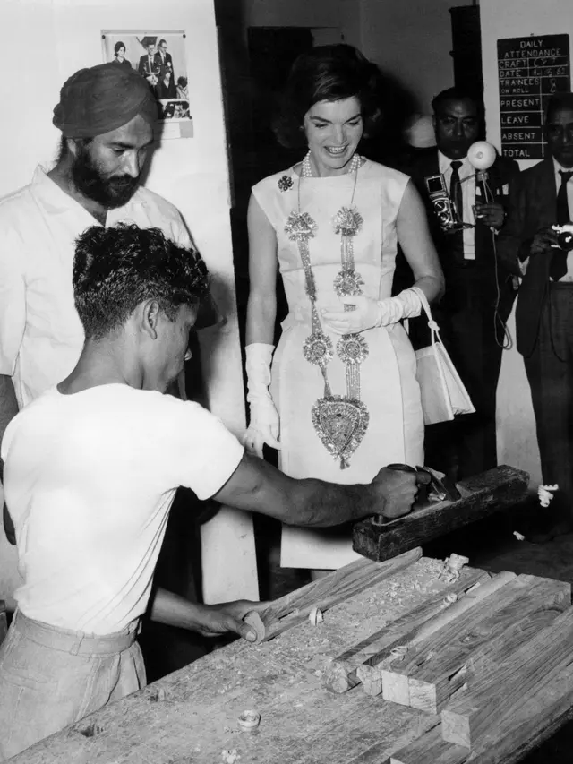 Busana Pink Penuh Darah Milik Jacky O Kennedy Tak Akan Dipamerkan ke ...