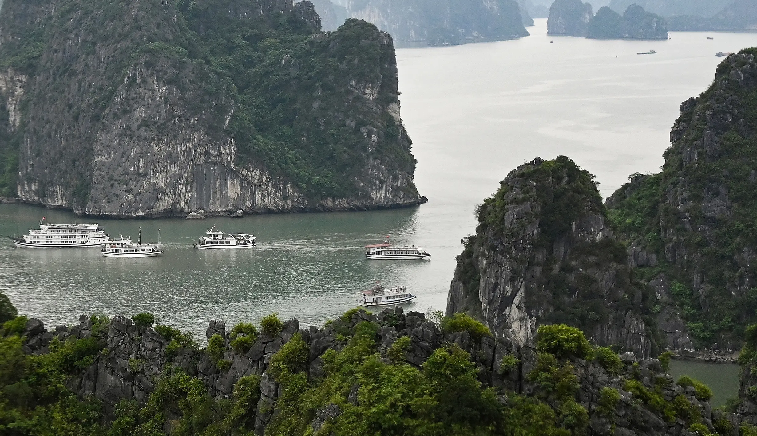 FOTO: Ha Long Bay, Keindahan Alam Warisan Dunia di Vietnam - Foto Liputan6.com
