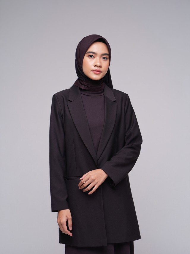 9 Model Gamis Jersey Sederhana dengan Outer Blazer, Inspirasi Gaya Modern