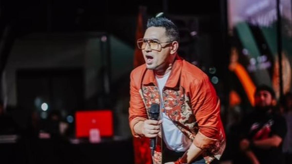 Rio Febrian Hibur Panggung Metamorfosa dengan Lagu Hits Miliknya ...