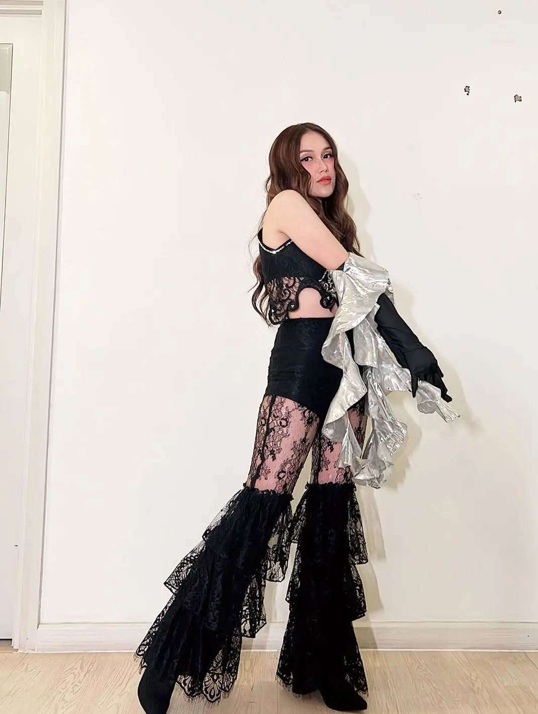 Potret Kostum Manggung Ayu Ting Ting Jadi Sorotan, Lagu Dangdut Baju K ...