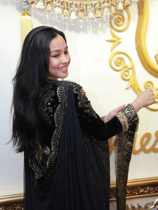 Tya Arifin Prihatin Kabut Asap Masih Selimuti Palembang Celeb