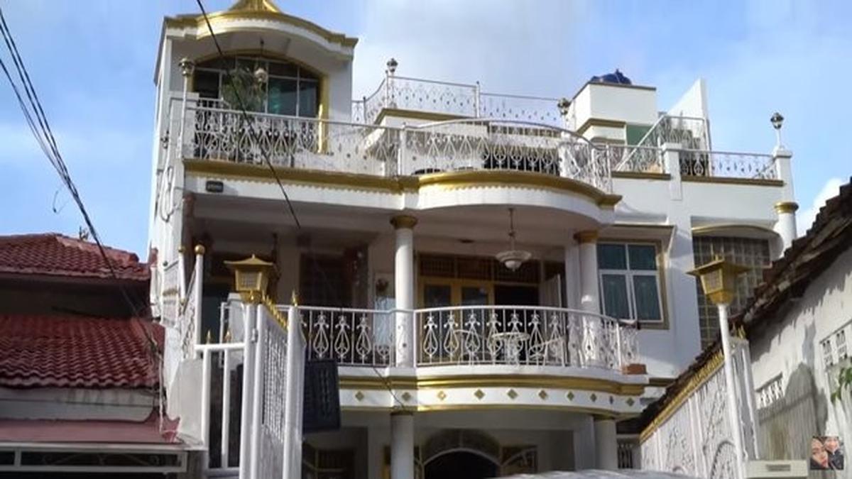 10 Potret Rumah Masa Kecil Kartika Putri yang Penuh Kenangan, Megah ...