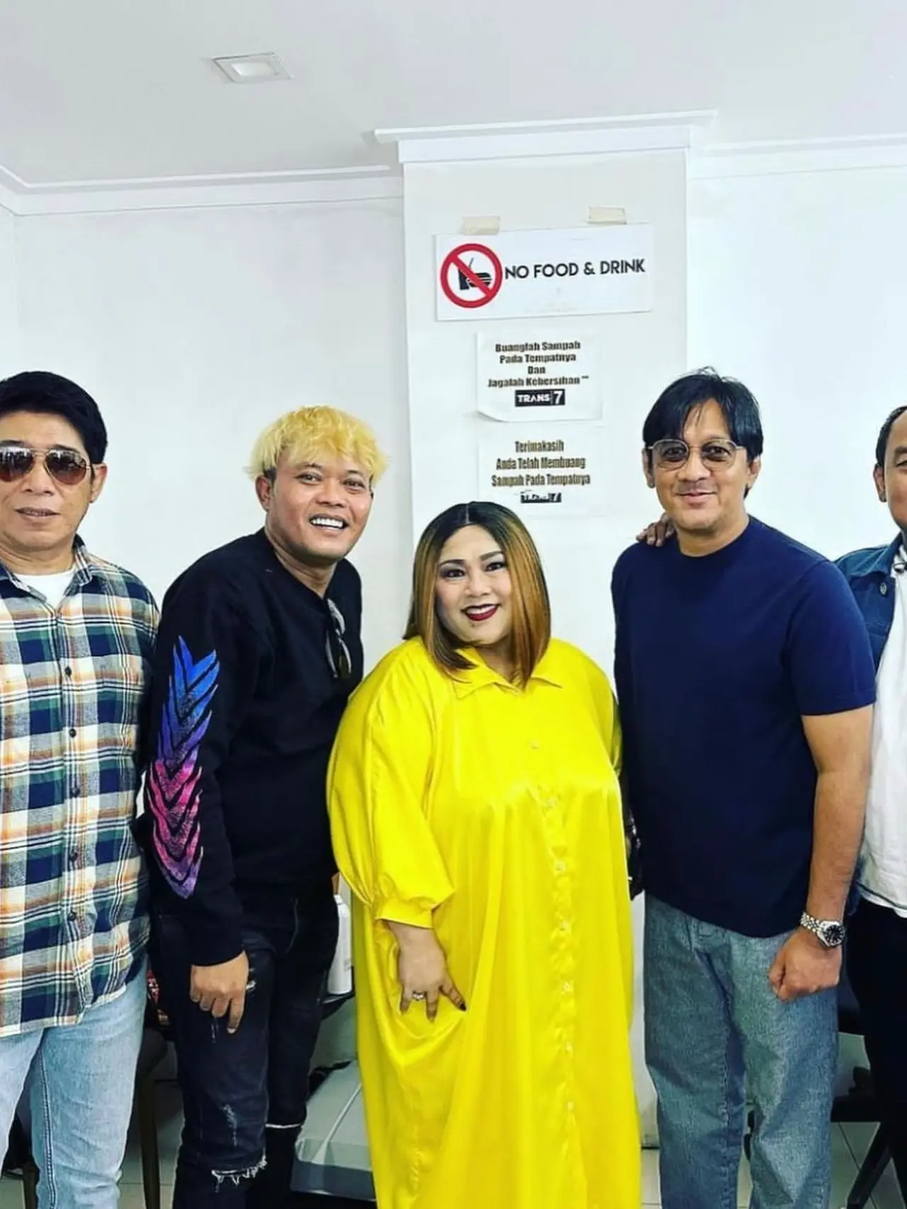 7 Potret Perintis OVJ Reuni Dadakan di Emperan, Nunung Bikin Pangling ...