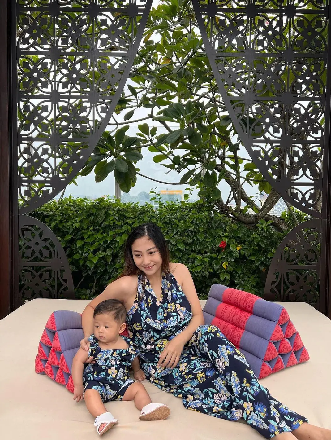 6 Potret Winona, Adik Nikita Willy yang jadi Cerminan Ibu Muda nan Modis